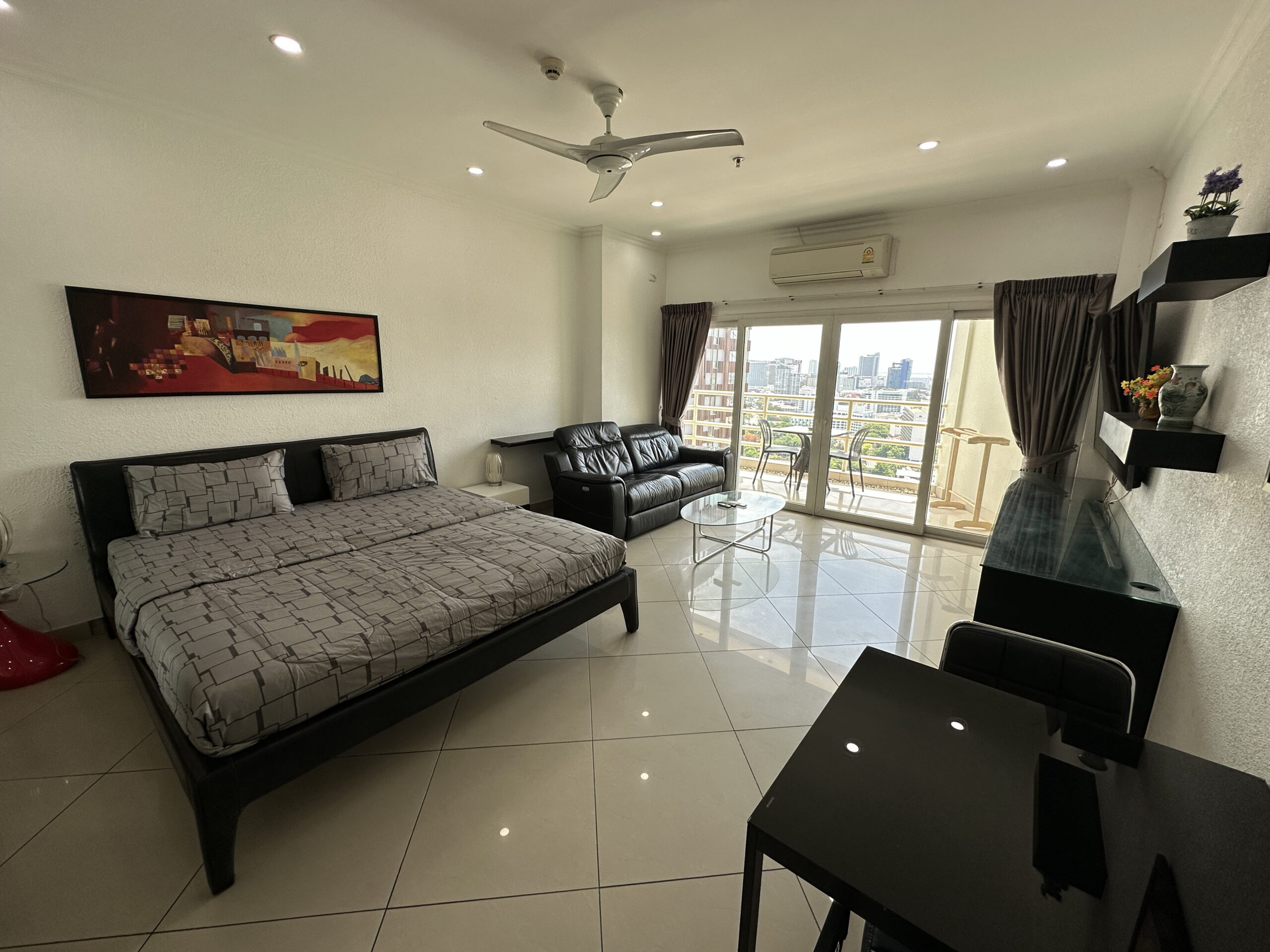 City View Rooms - CondoExpress Pattaya